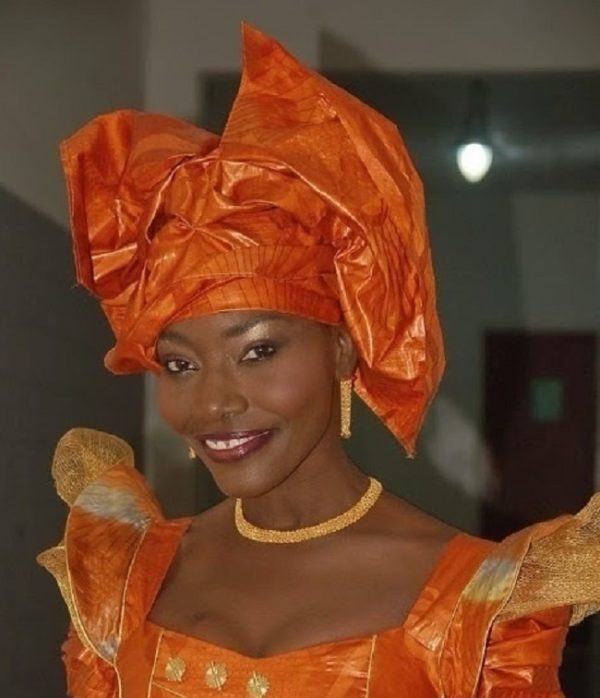 Moussor : 8 femmes sénégalaises majestueuses en foulard moussor ...