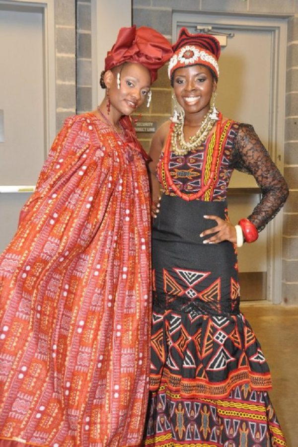 Sumptuous Cameroonian women in toghu dress – Afroculture.net
